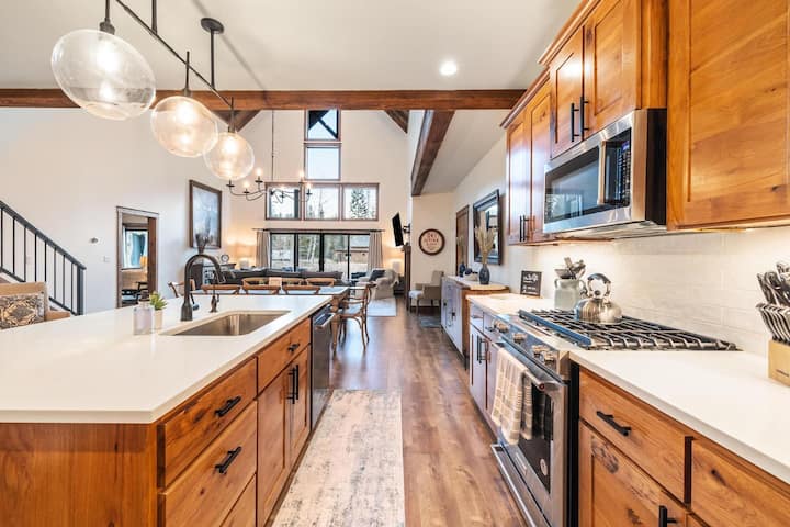 Family Retreat With Hot Tub Near Lake Pend Oreille - Hope, ID