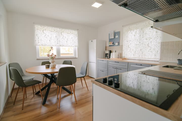 K-21998 Maison De Trois Chambres Avec Le Balcon - Grabovac