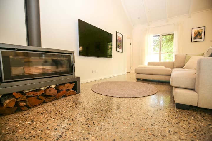 Sanctuary 33 - Idyllic Hideaway Near The River - Bright