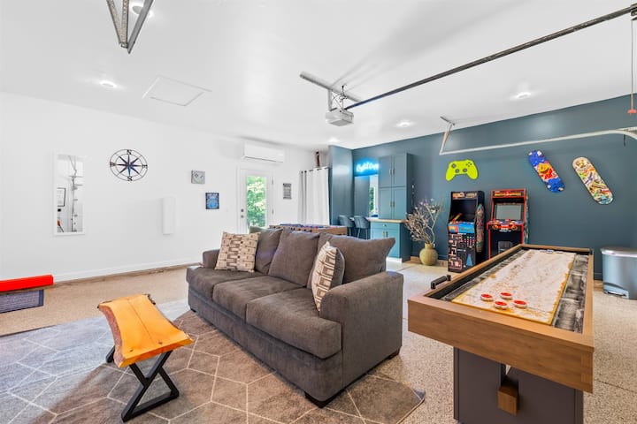 Pool, Firepit, Game Room, Peaceful Oasis & Views! - Denver, NC