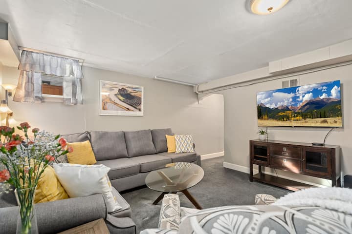 Cozy Abode On Mountain Ave – Walk To Old Town! - Wellington, CO