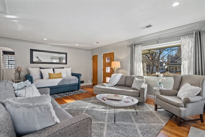 Historic Mountain Ave Bungalow – Walk Everywhere! - Wellington, CO