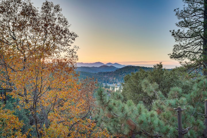 Crestline Cabin: Mountain Views & Fire Pit! - Crestline, CA