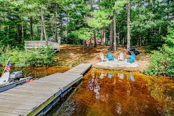 3br Dog-friendly Lake Home W/ Dock & Fire Pit - Limerick, ME