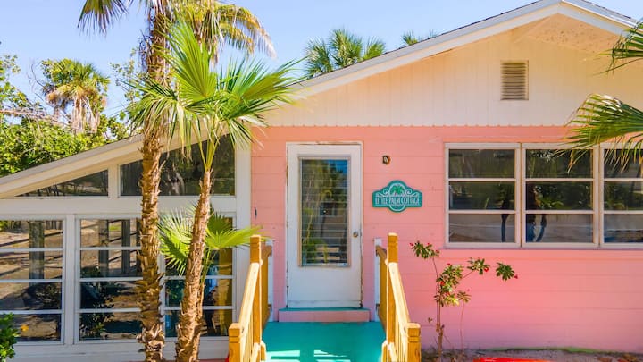 Little Palm Cottage: Coastal Cottage On East End! - Sanibel, FL