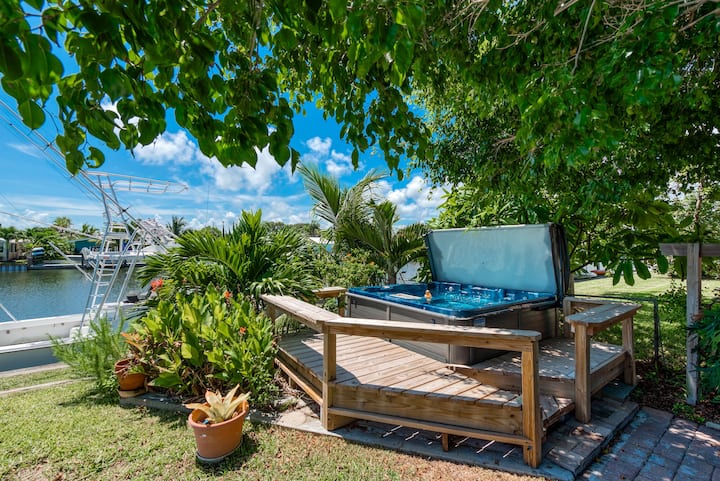 Deep-water Canal Home- Hot Tub-billiard Room - Cocoa Beach, FL