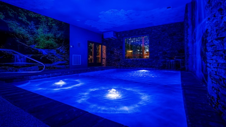 Waterfall Wanderland- Indoor Pool & Theater Room - Sevierville, TN
