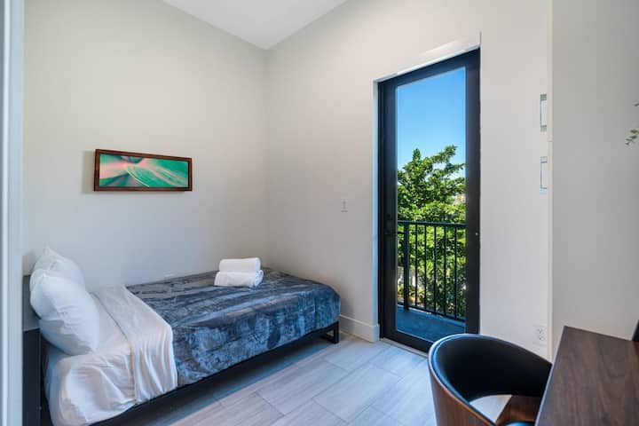 Olive Coliving | Balcony Garden | Roof Deck - Miami