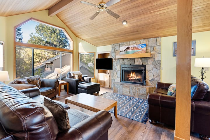 Cherrywood Lane: Cozy Sunriver Home W/ Fireplace - Sunriver, OR