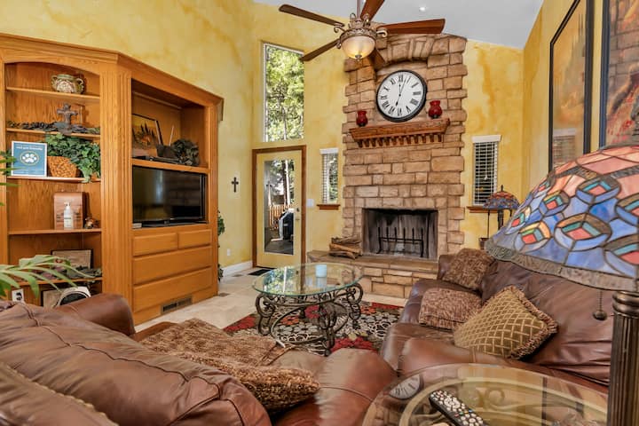 A Tuscan Adventure In California! 3 Bdr Sleeps 8 - Shaver Lake, CA