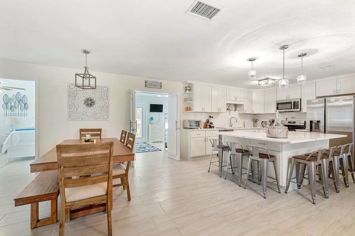 Bikes, Yard & Fire Pit At Upscale Lecanto Home! - Crystal River, FL