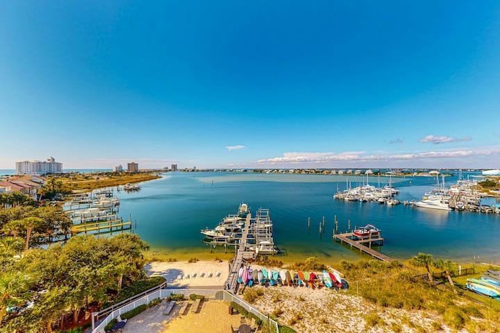 2br Beachfront Condo W/ Pool, Gym, & Balcony Views - Gulf Breeze, FL