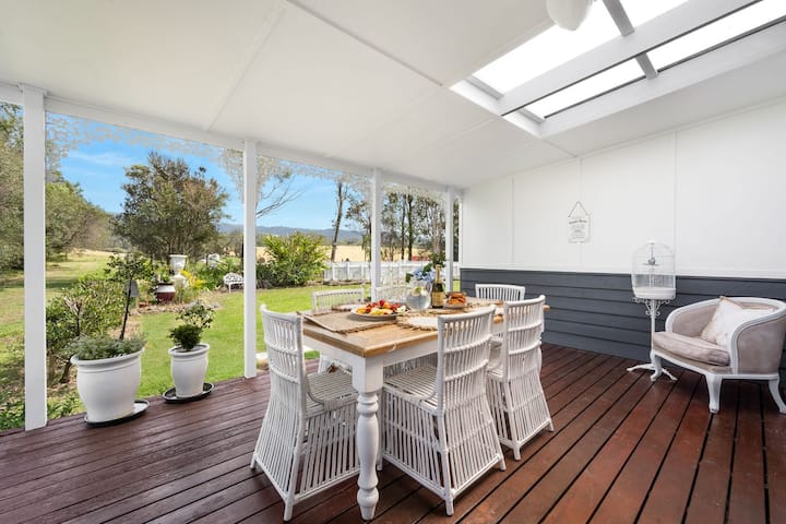 The Dawning –Elegant Cottage Located Near Berry - Berry