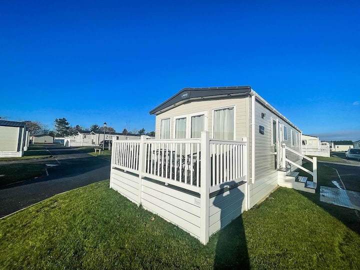 Caravan With Decking In Suffolk Ref 60023ch - Suffolk