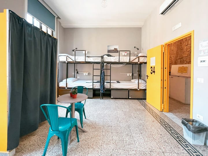 12 Bed Private Room - Nápoles
