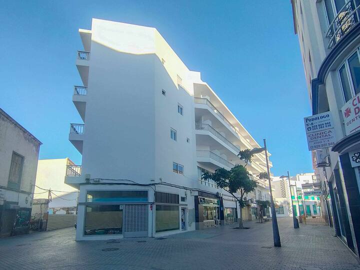Hz3106 Apto Con Dormitorio Independiente Y Balcon - Arrecife