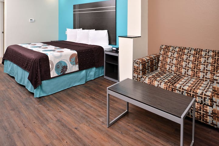 Affordability Meets Comfort! Free Parking! - Spring, TX