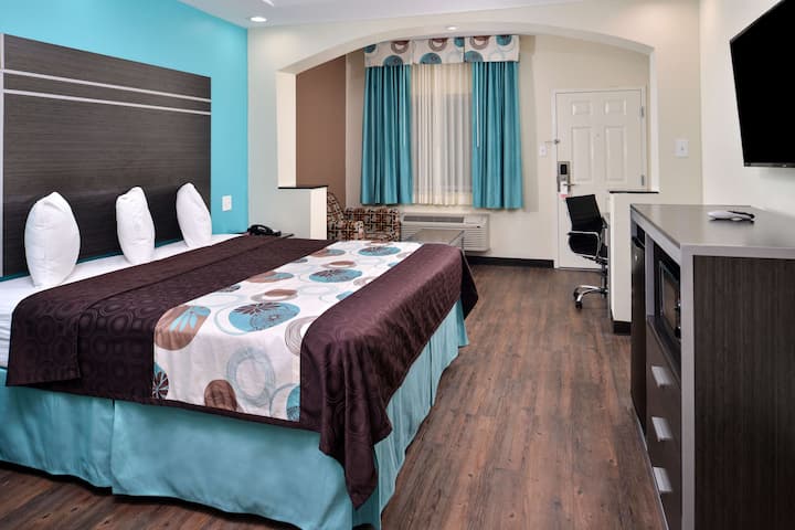 Affordable Getaway Deals! Free Parking! - Spring, TX