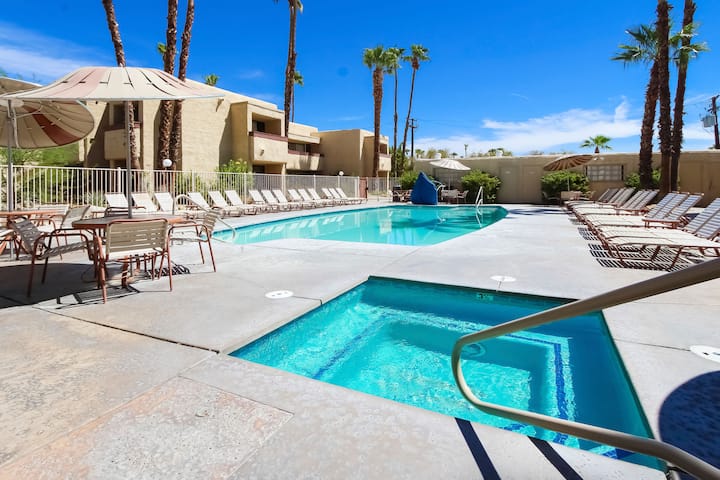 Accessible 2br Condo W/ Pool & Balcony - Palm Springs, CA