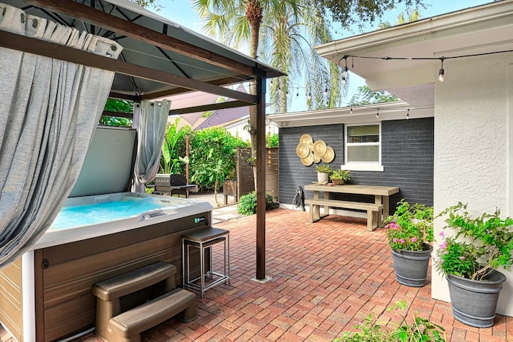 Near Old Naples! Coastal Escape W/ Furnished Patio - Naples, FL