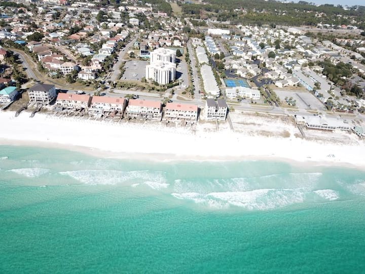 Seafoam Shore- Sleeps 12! - Destin, FL