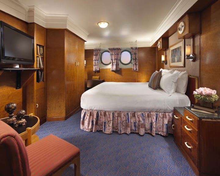 Family Stateroom King & Twin Bed, Queen Mary Hotel - Long Beach