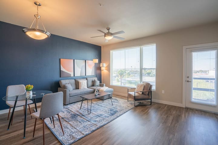 Stylish 1bd With  Balcony Pool Gym Wd Can Sleeps 4 - Arizona