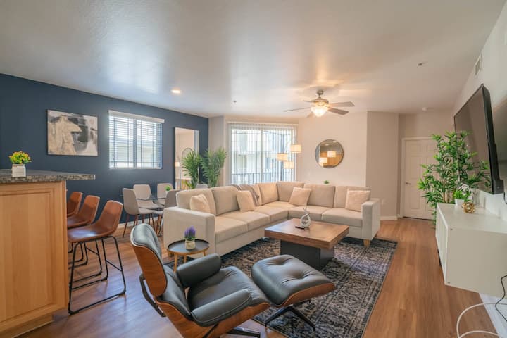Luxurious 3bd | Asu+sloan Pk+w/d+parking+sleeps 12 - Tempe, AZ