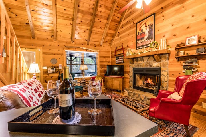 Black Bear Bungalow - Clarkesville, GA