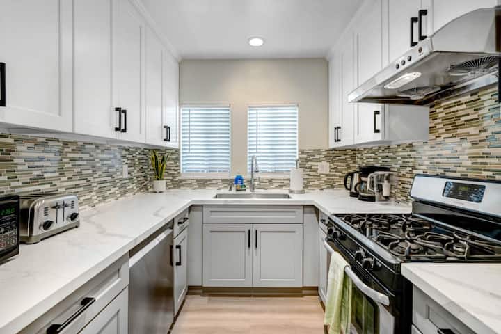 Parkside Modern Stay - Sierra Madre, CA