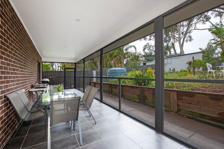 Tangerine - Pet Friendly - 3 Mins Walk To Beach - Hyams Beach