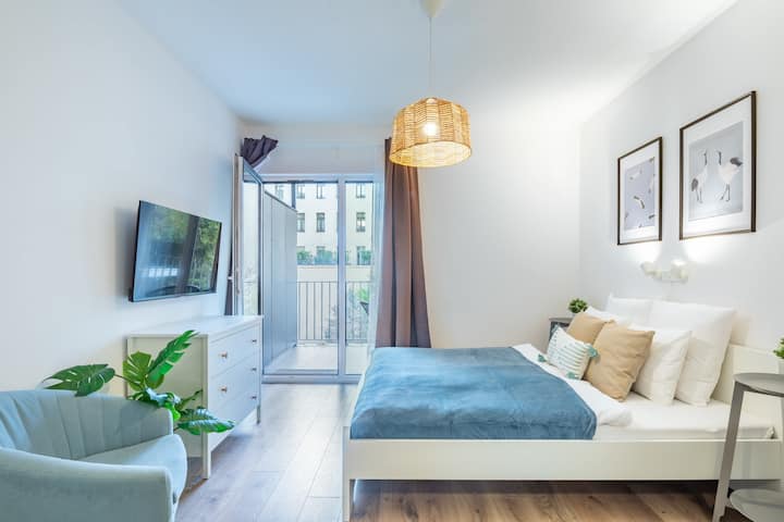 Rooftop Access - New With Balcony - Budapest