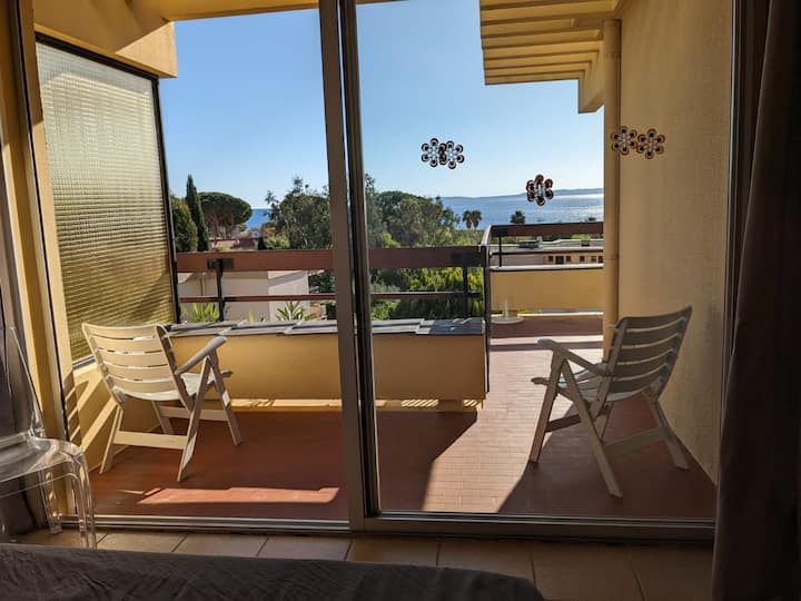 Le Levant T2 : Vue Mer, Plage à 5', Clim, Garage - Le Lavandou