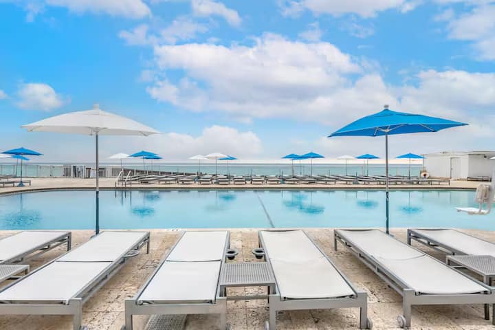 Marco Polo Beach Resort Getaway! On-site Pool - Aventura