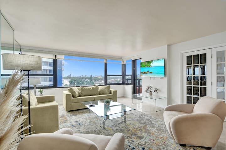 Beach Resort Condo /921 - Miami Beach, FL