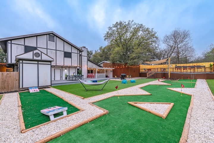 Pool, Gameroom & Minigolf | Enchanting Texas Home - Helotes, TX