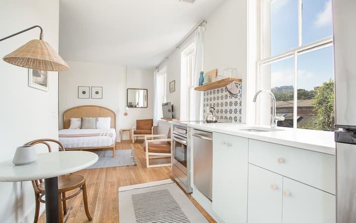 Renovated Studio Near Forsyth By Lucky Savannah - Savannah, GA