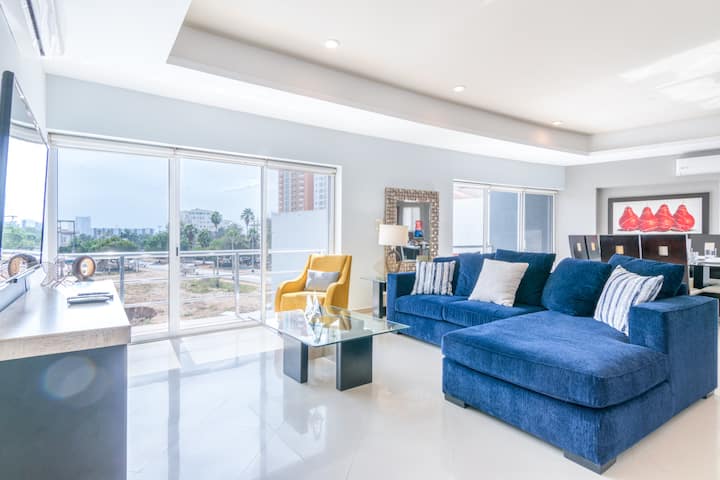 Grande Condo 1 Cuadra De Playa - Mazatlán