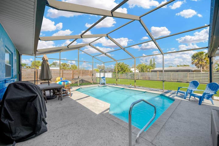 Getaway W/ Heated Pool & Fence By Siesta Key Beach - Siesta Key, FL