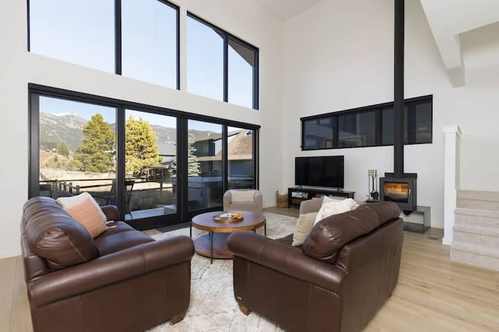 Private Hot Tub | Wood Stove | Town Center - Big Sky, MT