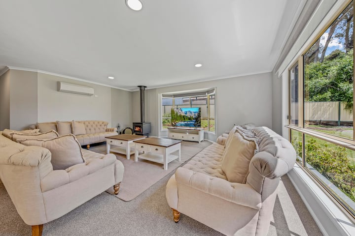 Walkers Retreat - Bright