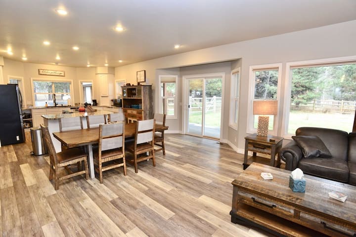 Renovare'-pet Ok-trailer Parking-hot Tub-fireplace - McCall, ID