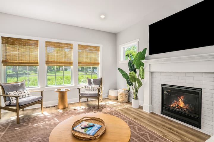 Luxe Family Home | Walk To Beach | Pool/hot Tub - South Haven, MI