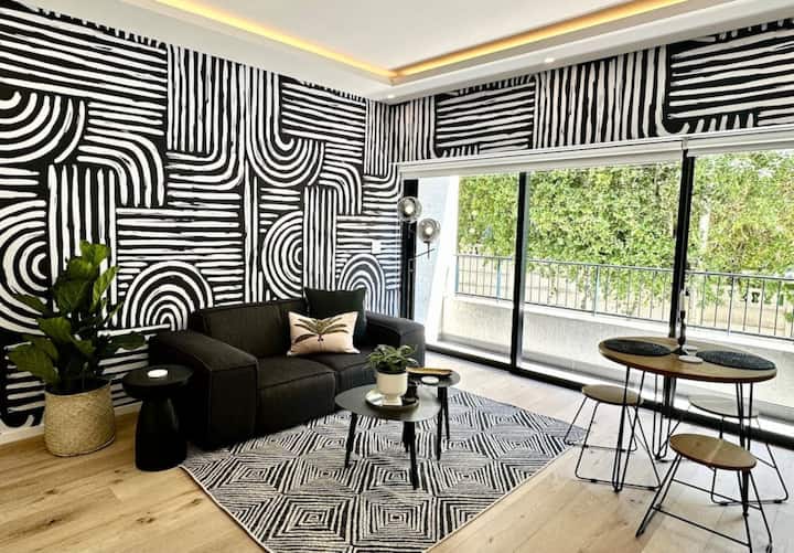 Modern Luxury In Sea Point | No Load Shedding - Camps Bay