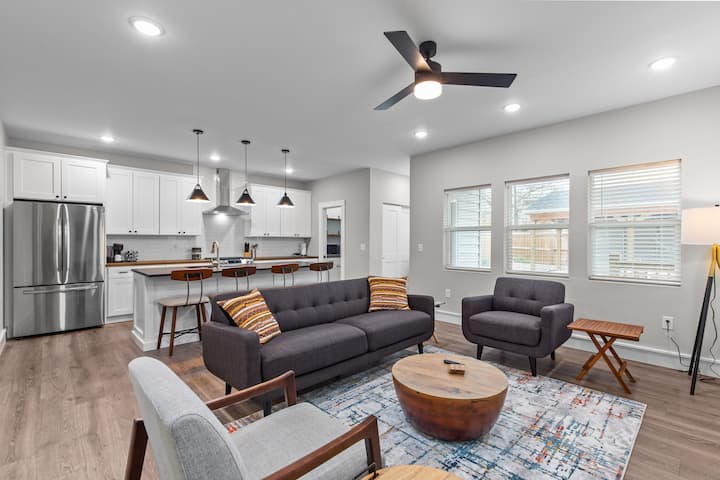 Spacious 5br Near Slu | Drive To Arch | Ev Charger - St. Louis, MO