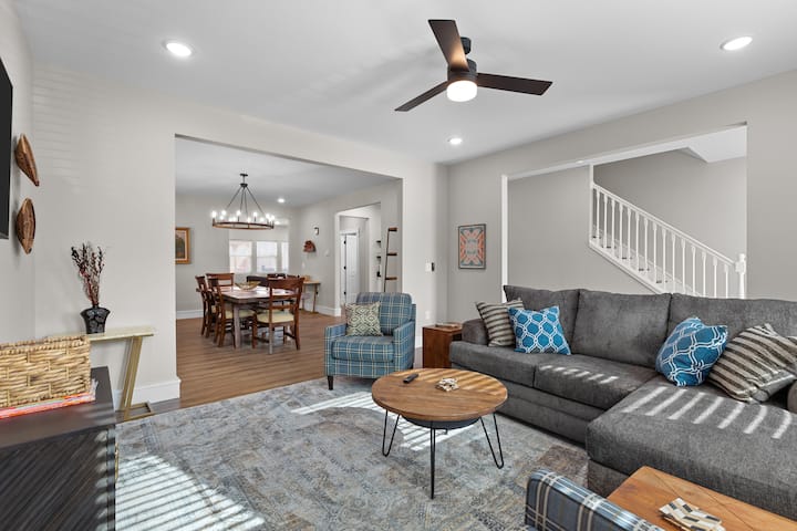 Bright Urban Comfort | Jz Vacation Rentals - Saint-Louis, MO