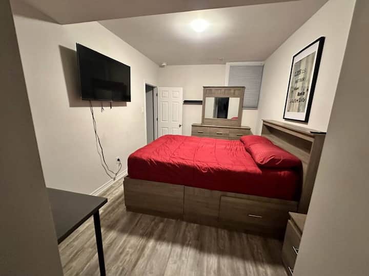 Primary Room|ensuite| Bsmt - Brampton