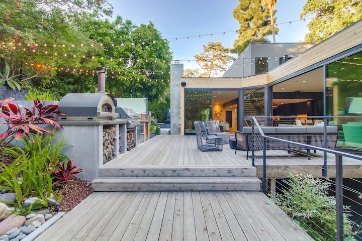 Modern Fire Mtn Estate | Hot Tub + Cinema - Carlsbad, CA