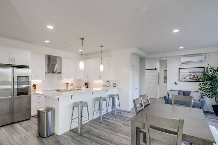 Park Blvd 304 | Contemporary | Brand New | Cozy - Tierrasanta - San Diego