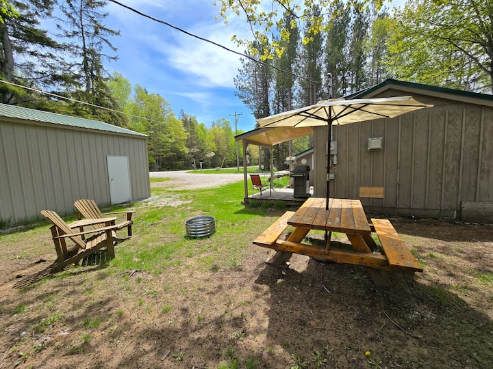 Drummond Island Vacation Homes -Heardy's Yada Yada - Drummond, MI